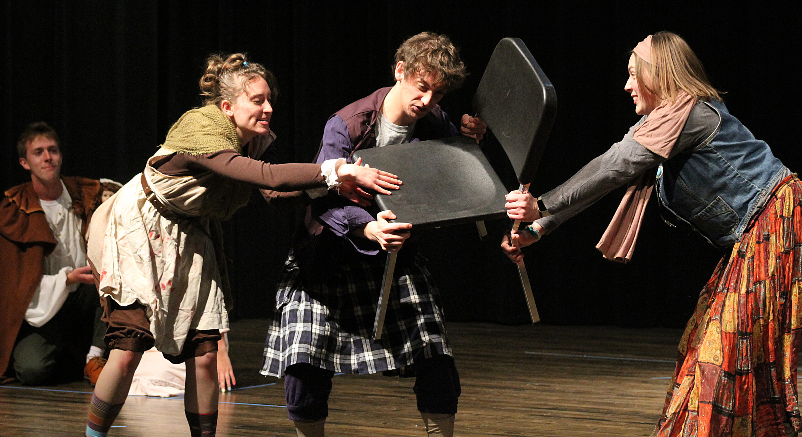 Giants pulling chair | News, Sports, Jobs - The Journal